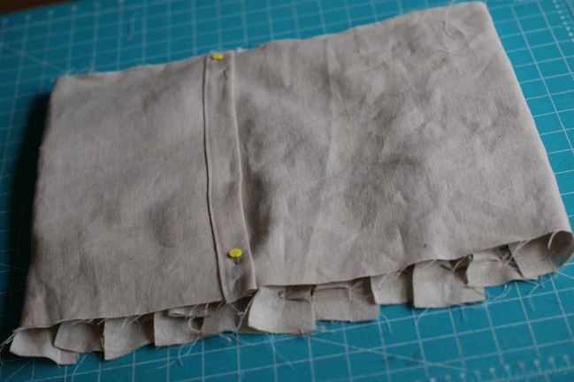 ...ruffle pillow {tutorial}...and a GIVEAWAY! (now closed) | Midwestern ...