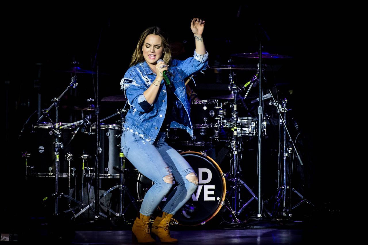 Joanna JoJo Levesque Performing at the Molson Canadian Amphitheatre in ...