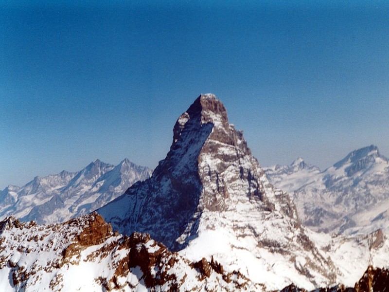 Il Cervino, completamente avvolto di mistero, presenta un aspetto così ...