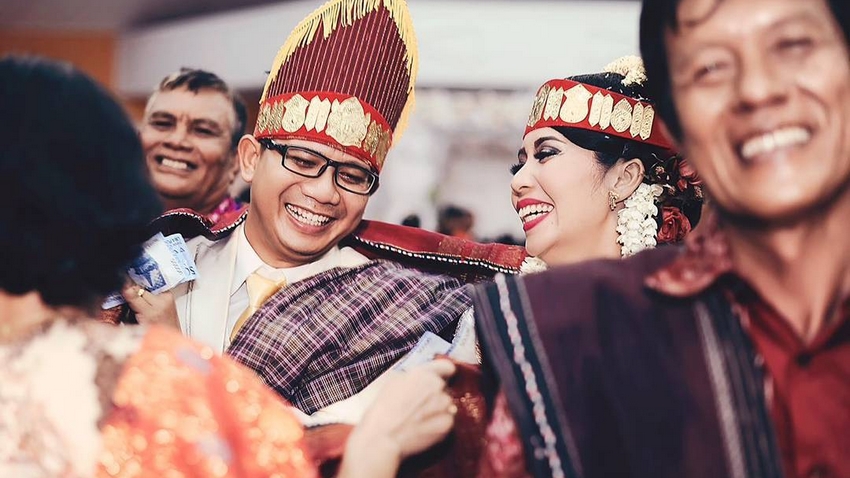Tata Cara Melamar Gadis Batak, Ribet Tapi Worth It Kok! - Bataktive.com ...