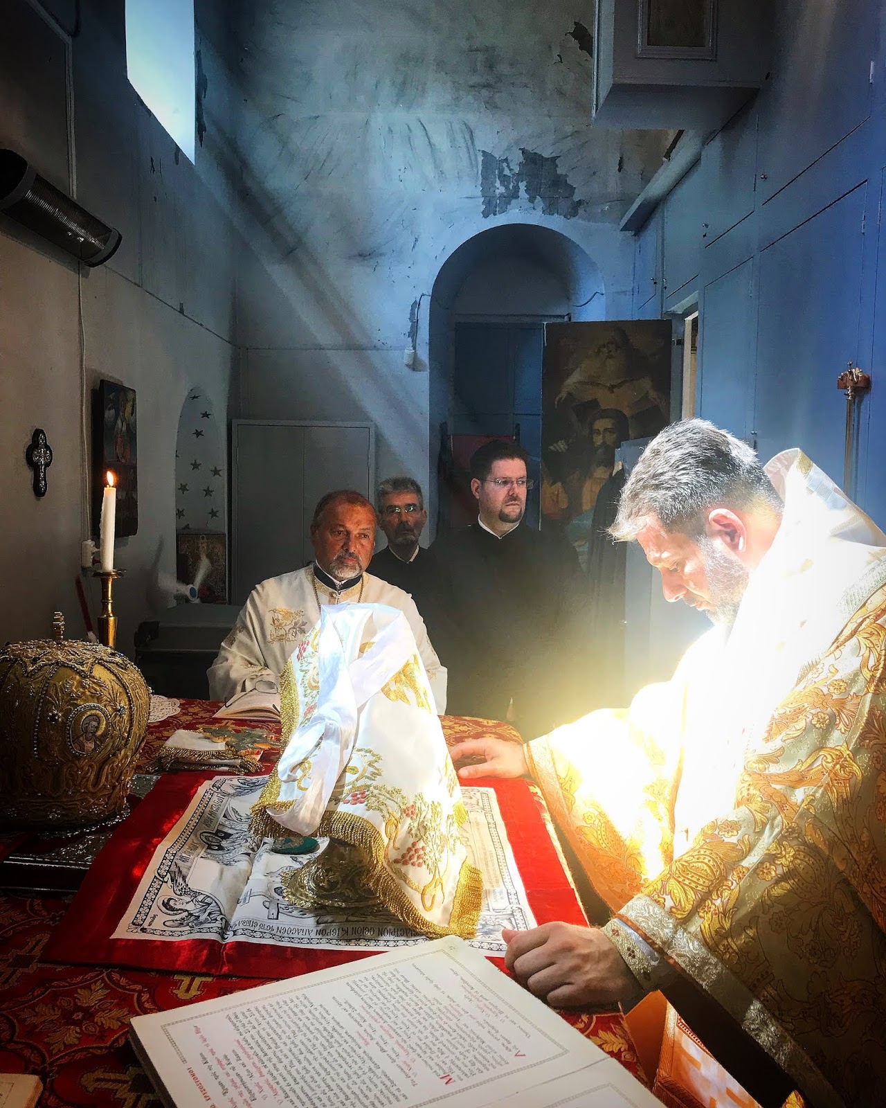 ΦΩΣ ΦΑΝΑΡΙΟΥ: ΣΤΗΝ ΜΕΤΑΜΟΡΦΩΣΗ ΤΗΣ ΚΟΙΝΟΤΗΤΟΣ ΚΑΝΔΥΛΛΙ ΣΤΗ ΧΑΛΚΗΔΟΝΑ (ΦΩΤΟ)