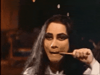 [Resensi Film] "Suzzanna: Bernapas Dalam Kubur", Kembali ke Tahun 80an ...