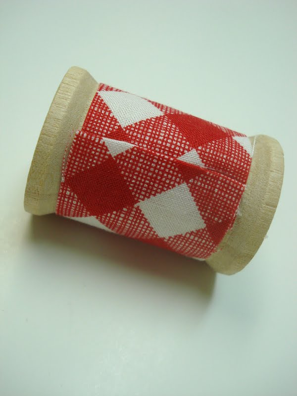 Bee In My Bonnet: Fabric Spools Tutorial...