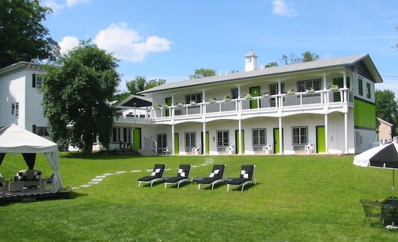 Vivid Hue Home: A Night at The Roxbury Motel, NY