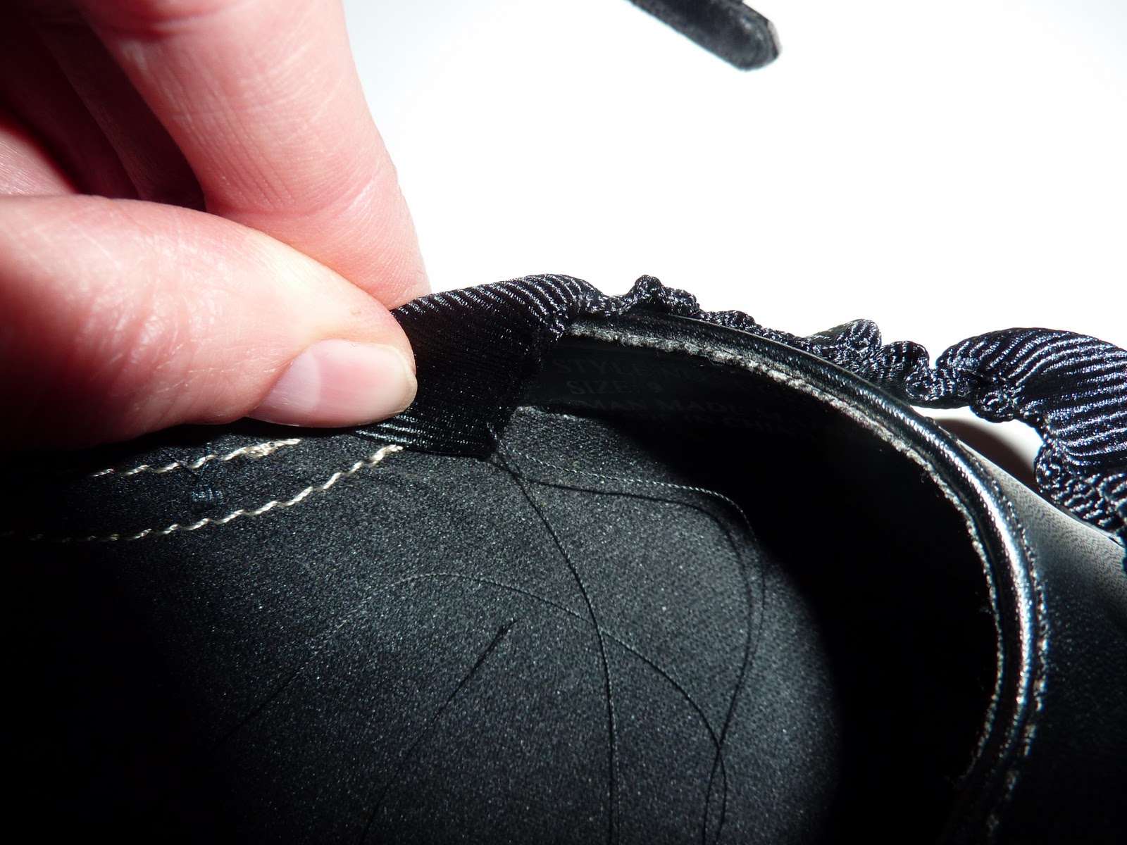 No time to be bored: Ruffle Shoe Tutorial: a Refashion