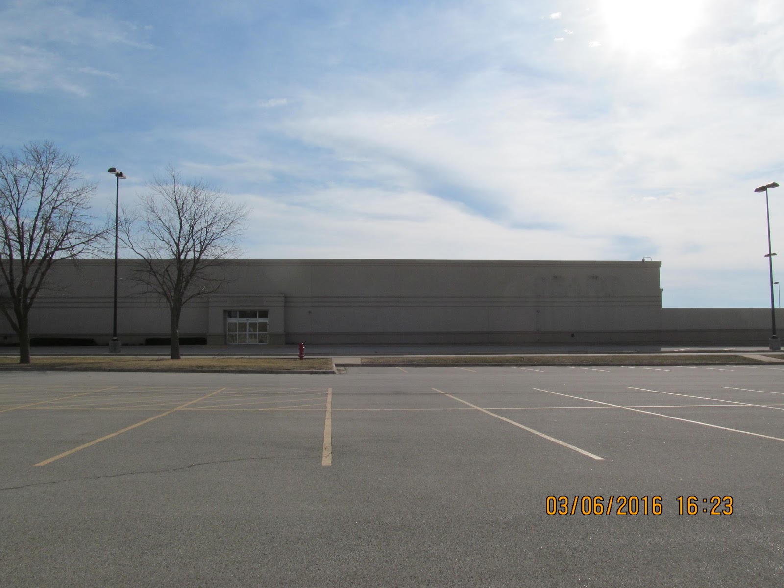 Trip to the Mall: Hickory Point Mall- [(Forsyth) Decatur, Illinois)]
