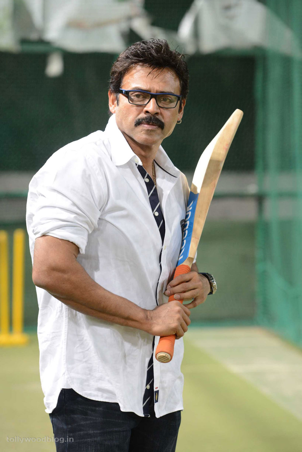 Victory Venkatesh Cricket Practicing Photos -Wallpapers celebritiewalls