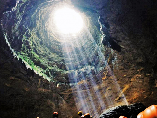Caving Goa Vertikal di Selatan Yogyakarta - JDlines.com
