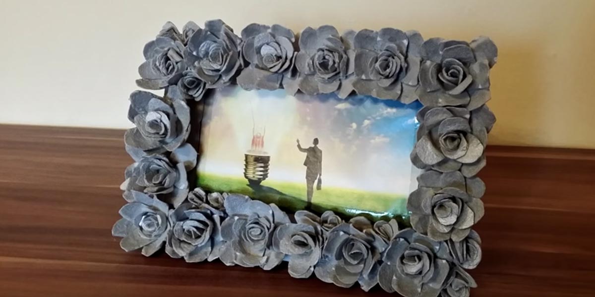 Amazing Egg Carton Floral Picture Frame Is SO Uncanny! - Handy DIY