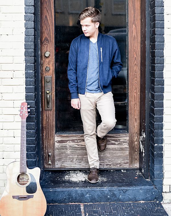 Favorite Hunks & Other Things: Britton Buchanan: The Voice