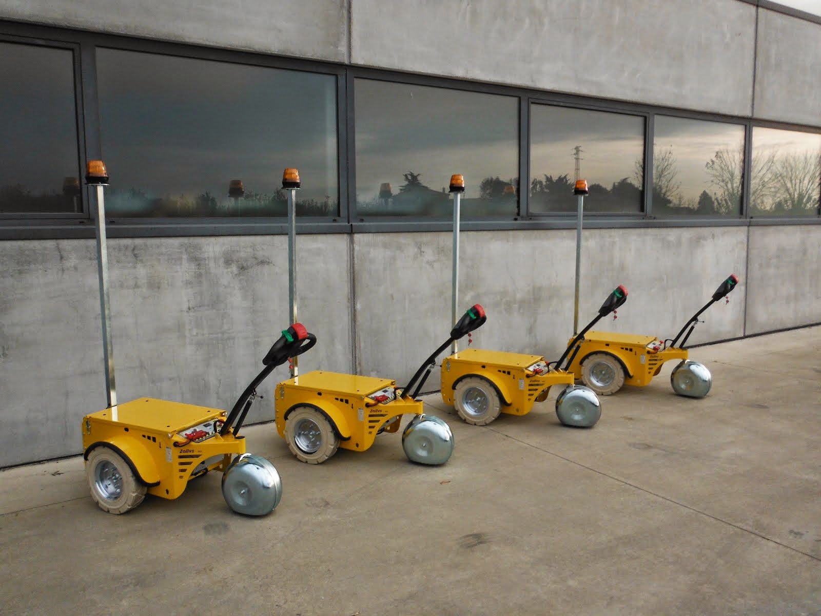 Pedestrian tug - Zallys electric vehicles made in Italy: pedestrian tug ...