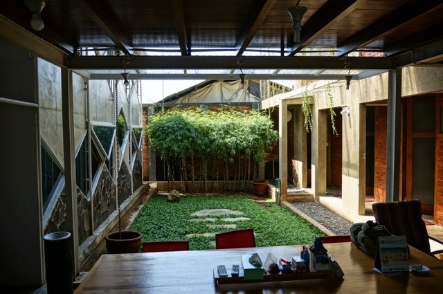 yu sing: rumah produksi samsara pictures, jakarta selatan.