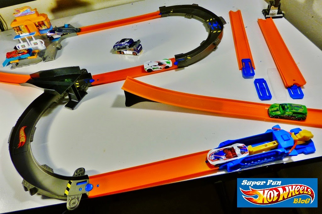 Super Fun Hot Wheels Blog: Hot Wheels Track Builder Essentials Curve ...