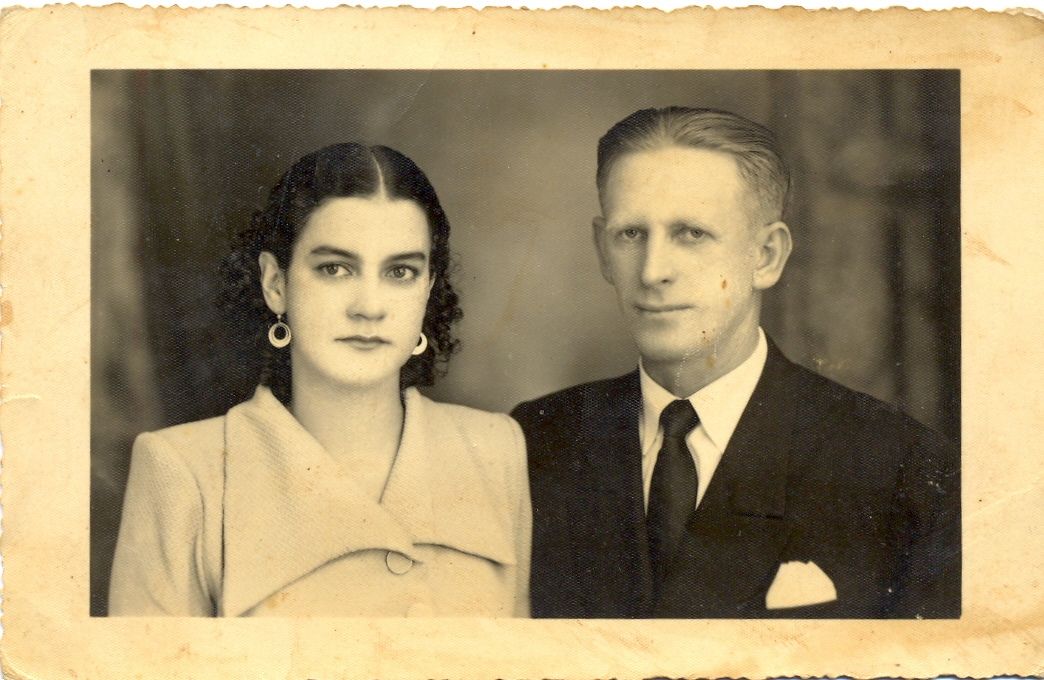 A HISTÓRIA DOS NOSSOS PAIS: Tia Andreza irmã do papai e Tio Joaquim.