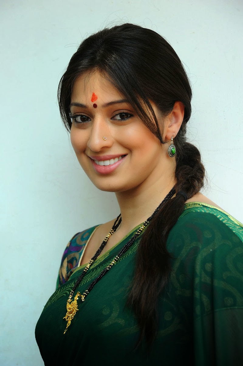 Lakshmi Rai In Transparent Green Saree HD Photos - SAREE BELOW NAVEL PHOTOS