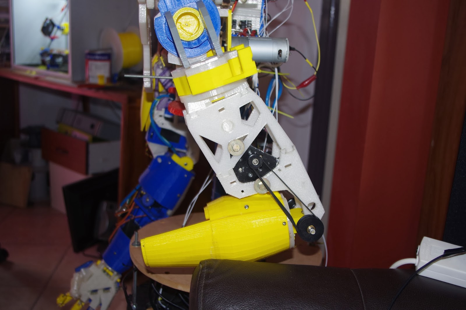 Robbie The Robot: Inmoov elbow