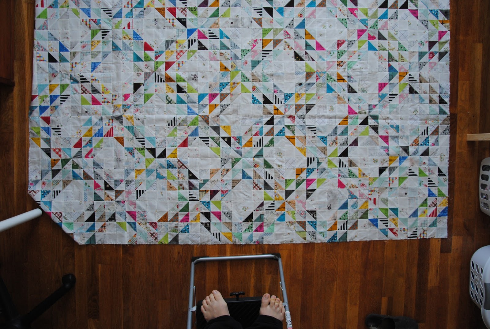 1/4" mark: Ocean Wave Quilt in Scrappy Style + quick tutorial