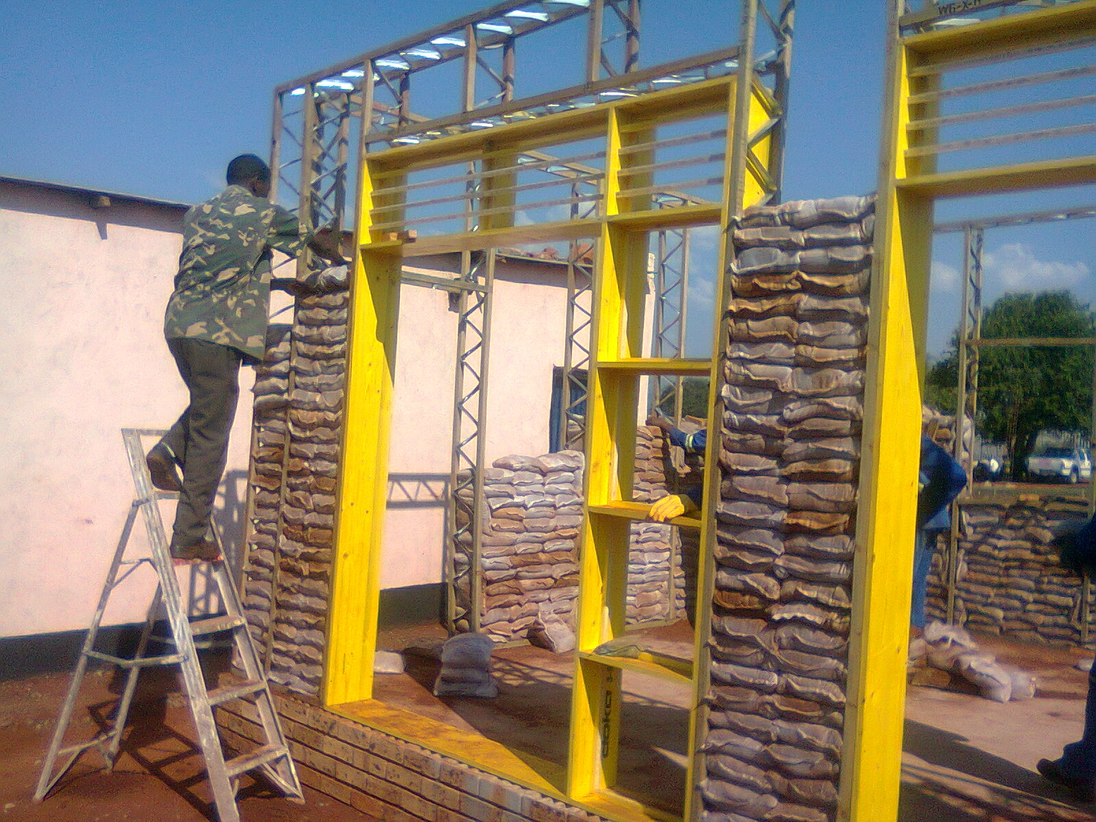 CAT - Child Aid Tubatse: . . . with the integration of the DOKA-frames ...