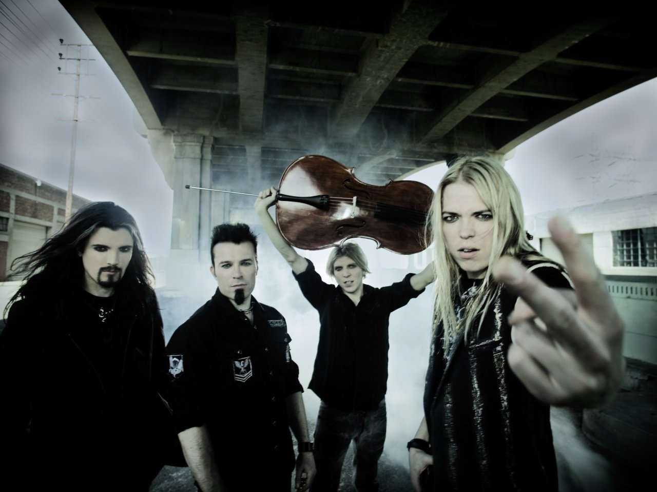 Mucho mas que Cine: Apocalyptica - I don´t care