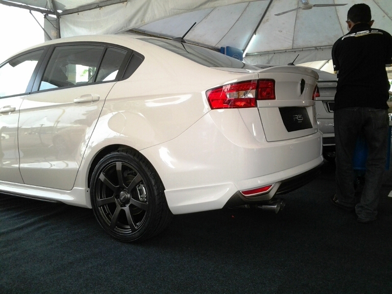 LIFE IN DIGITAL COLOUR: The New Proton Preve R3 Bodykit Review