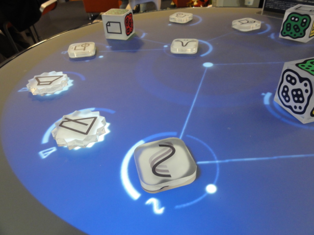 DJGJ.jp: そうだ、週末は本物の"reactable"を見に行こう！