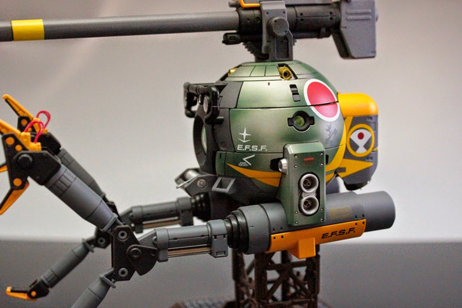 Gundam Family: MG 1/100 RB-79 Ball "Kamikaze Use" Custom Build