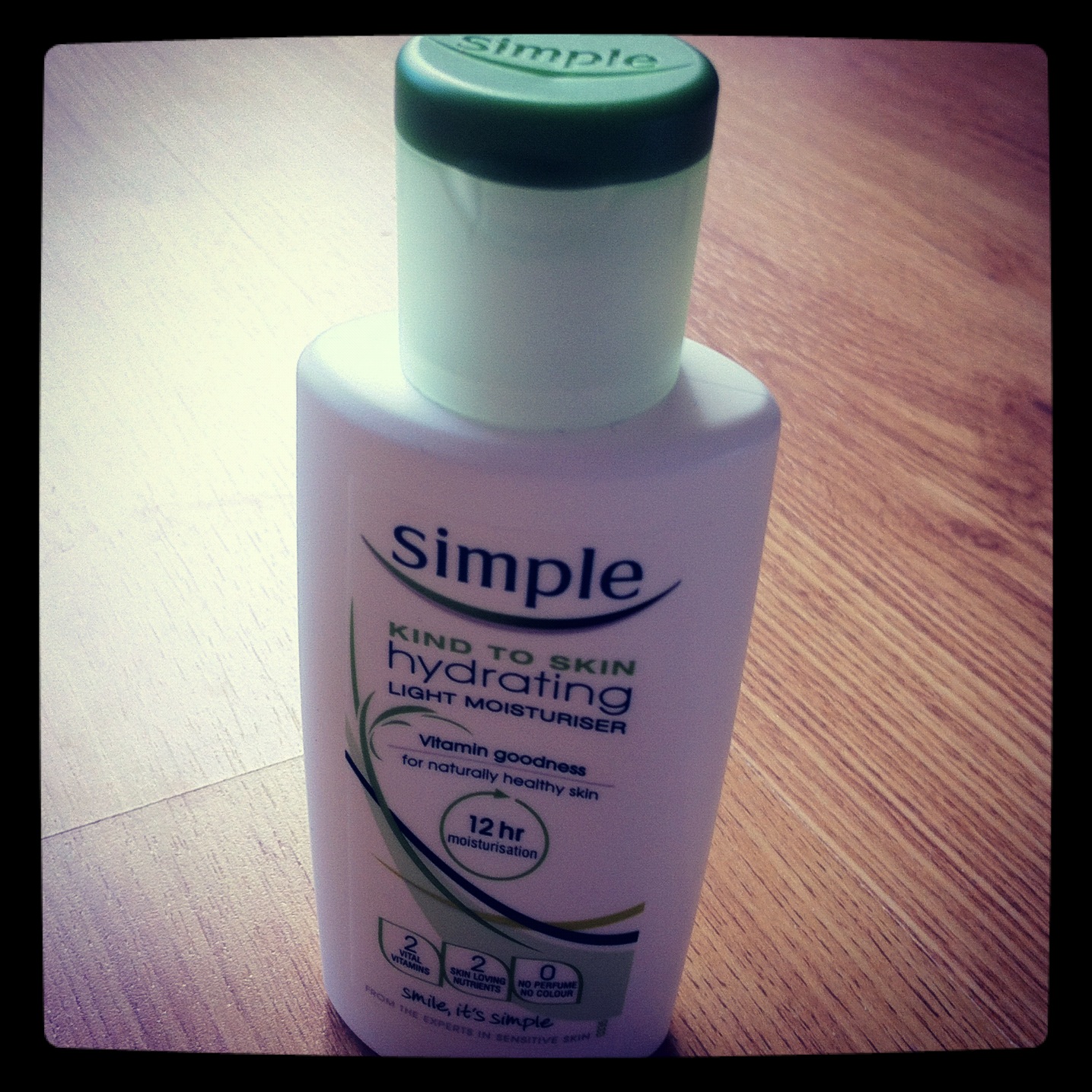 Review: Simple Hydrating Light Moisturiser | dreamfox50