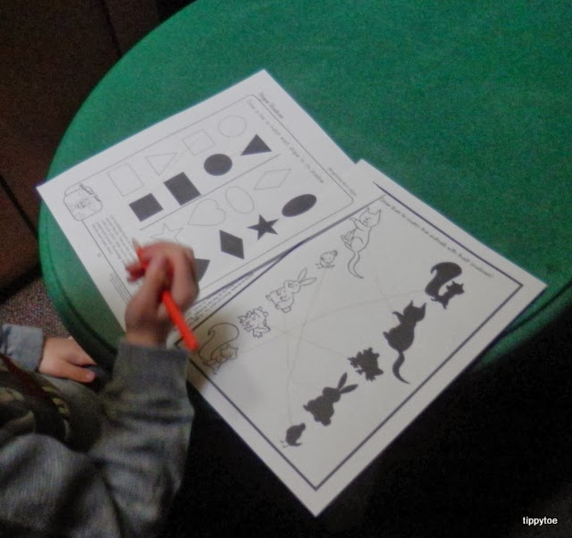 Tippytoe Crafts: Shadow Puppets