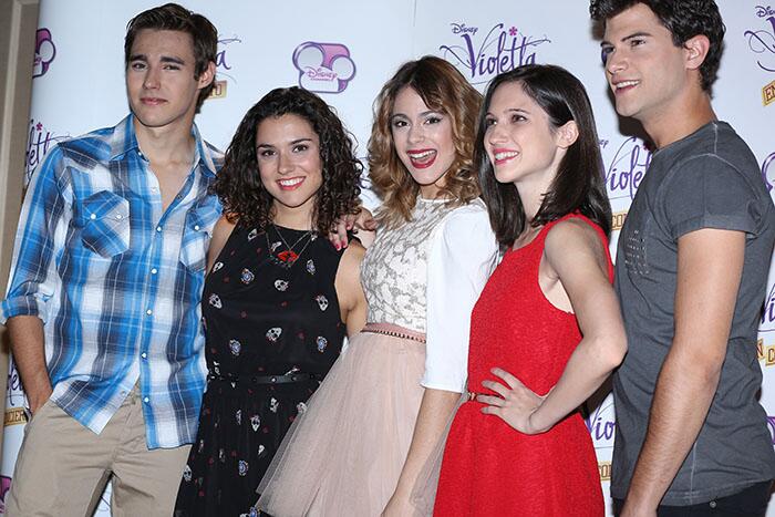 Novas fotos do elenco de Violetta ~ Galeria - Violetta Channel