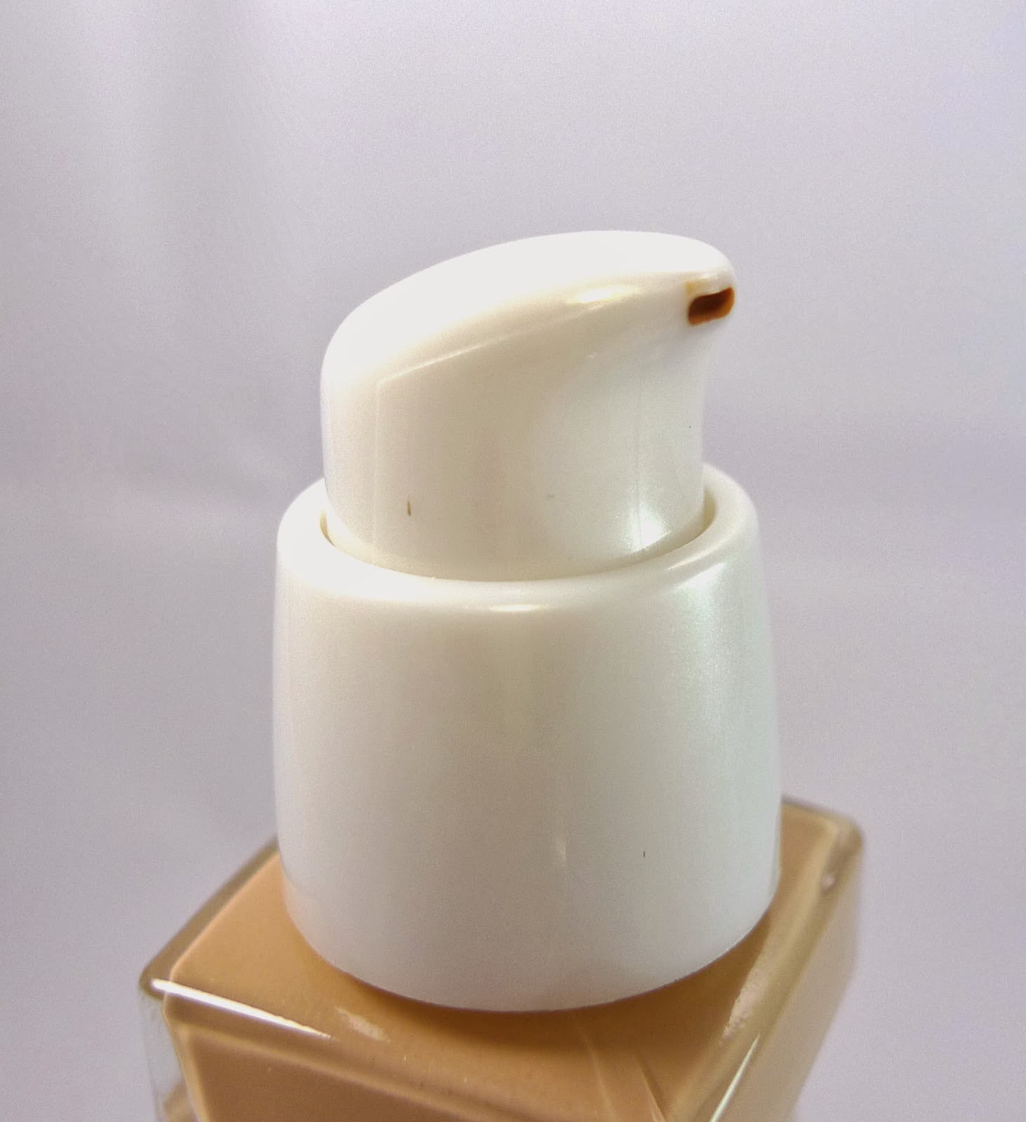 ZA Cosmetics True White Liquid Foundation in OC30 Review