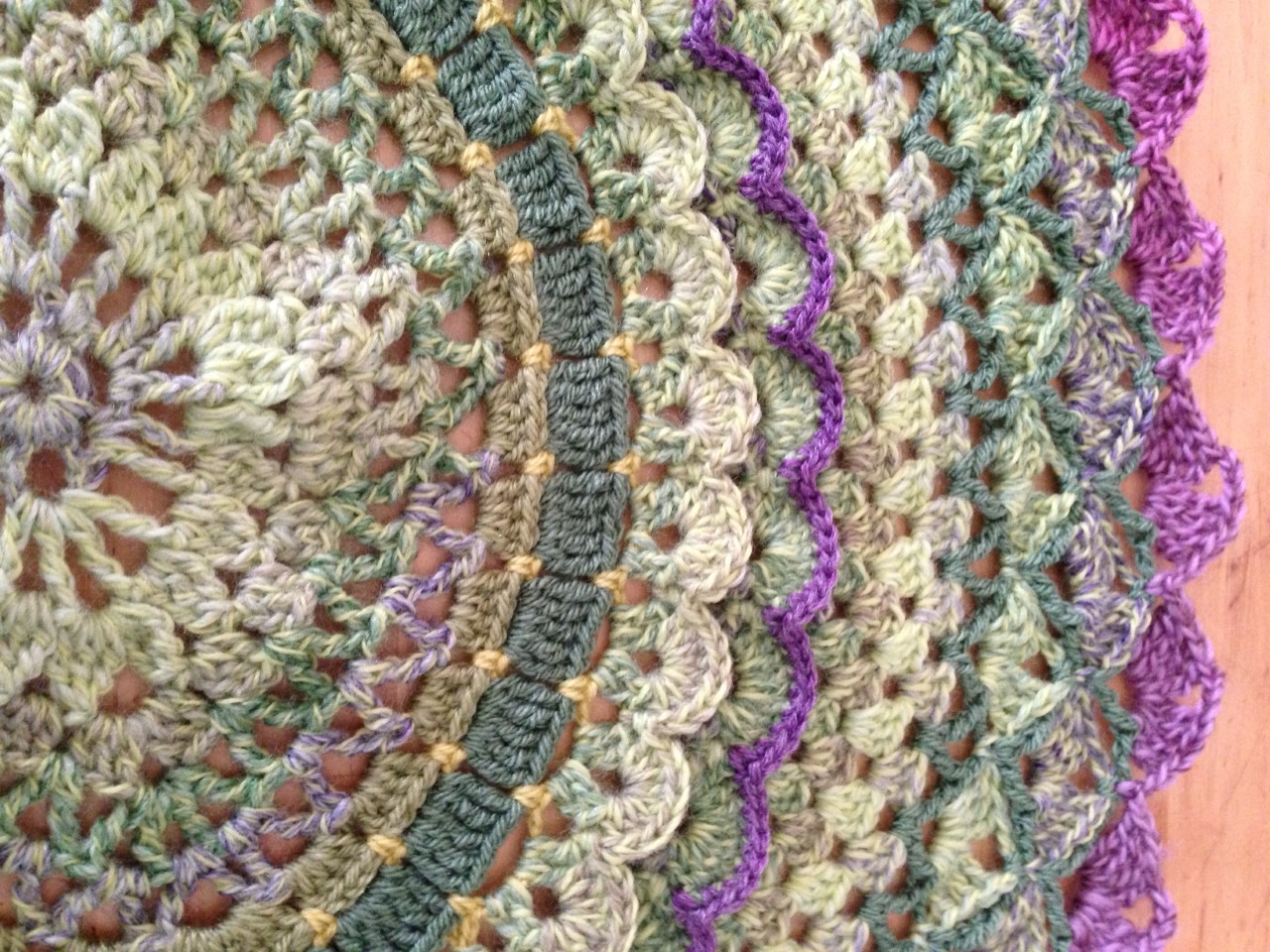 Susan Pinner: MANDALA OVAL PATTERN LINK