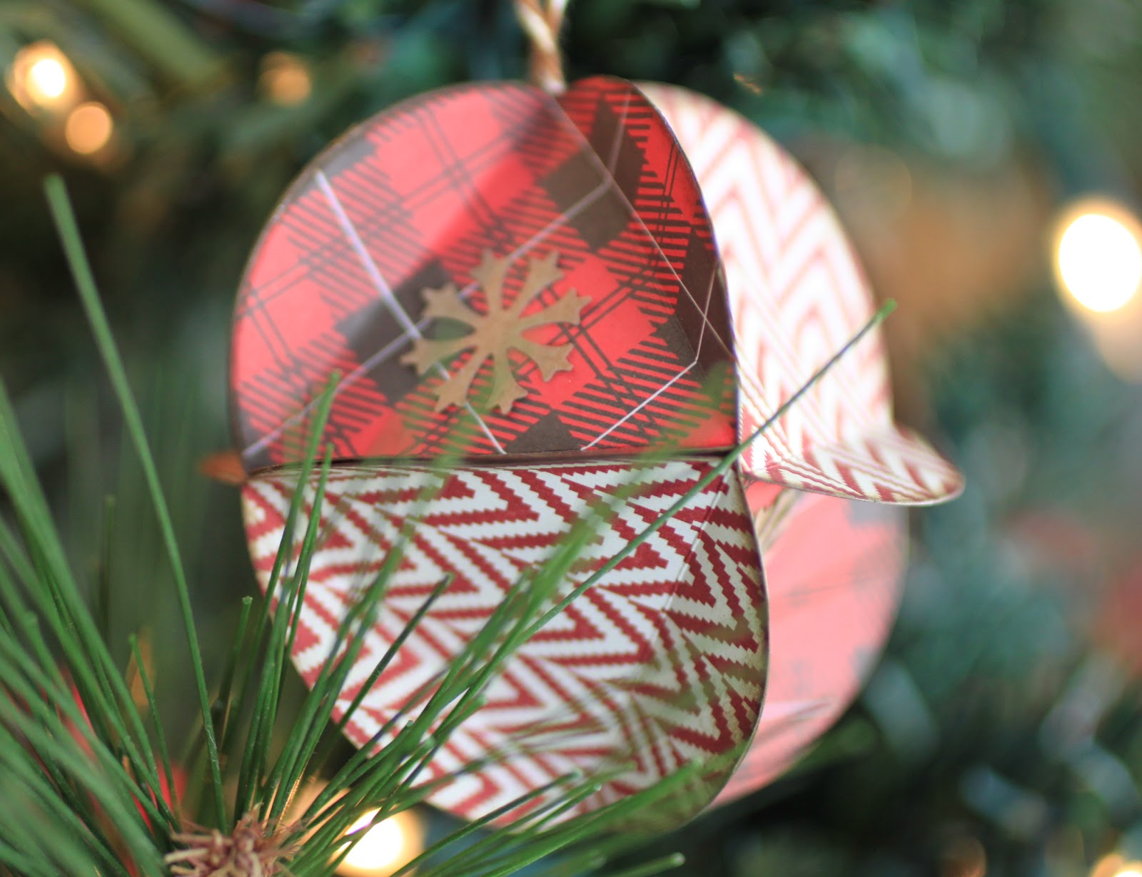 Oh My Crafts Blog: 12 Days of Christmas - Day 11 3D Paper Ornament