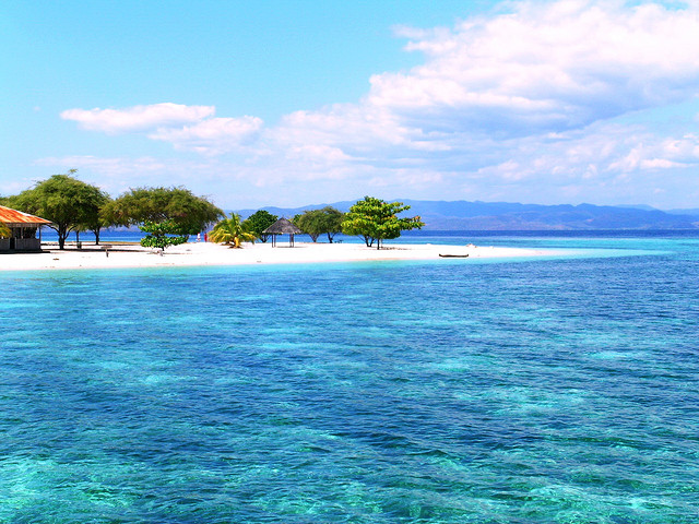 East Indonesia Travelers: Kanawa Island (Pulau Kanawa) the Hidden Paradise