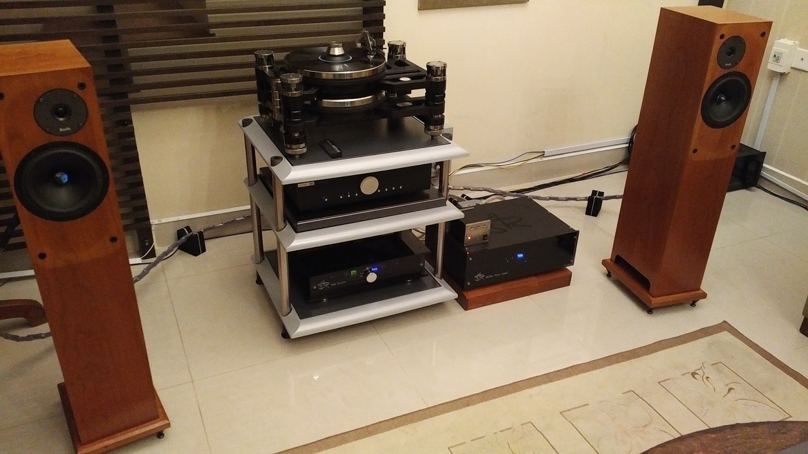 El Hefe HiFi Reviews: TAOC HiFi Rack Has Landed