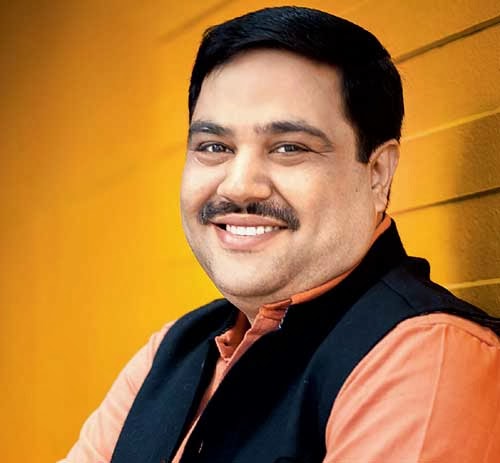 Fading Hues: A Writer's Arena: Devil in Pinstripes