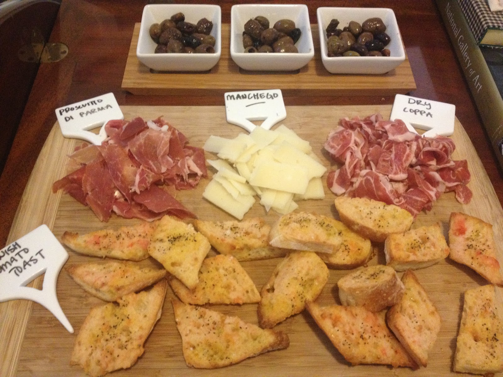 Red Guadalupana: spanish-inspired dinner party