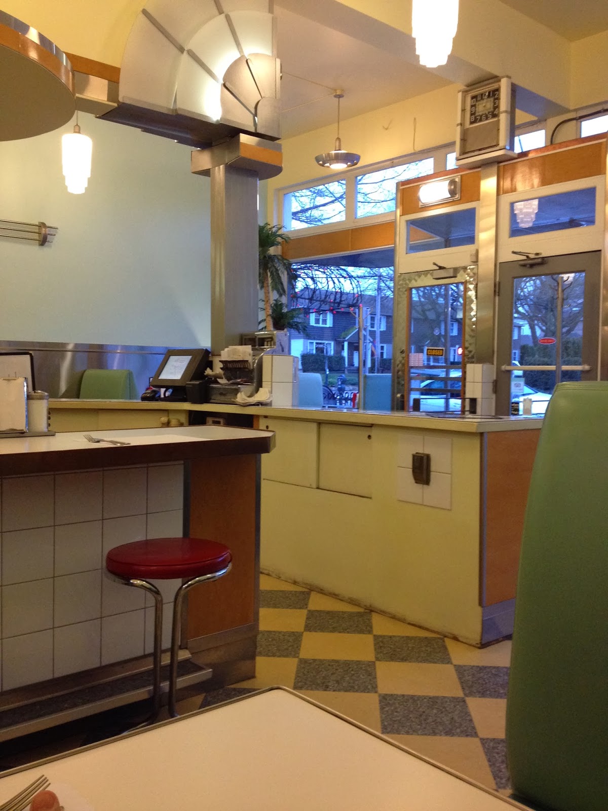 Diary of an Urban Housewife: New Restaurant Friday: Moderne Burger ...