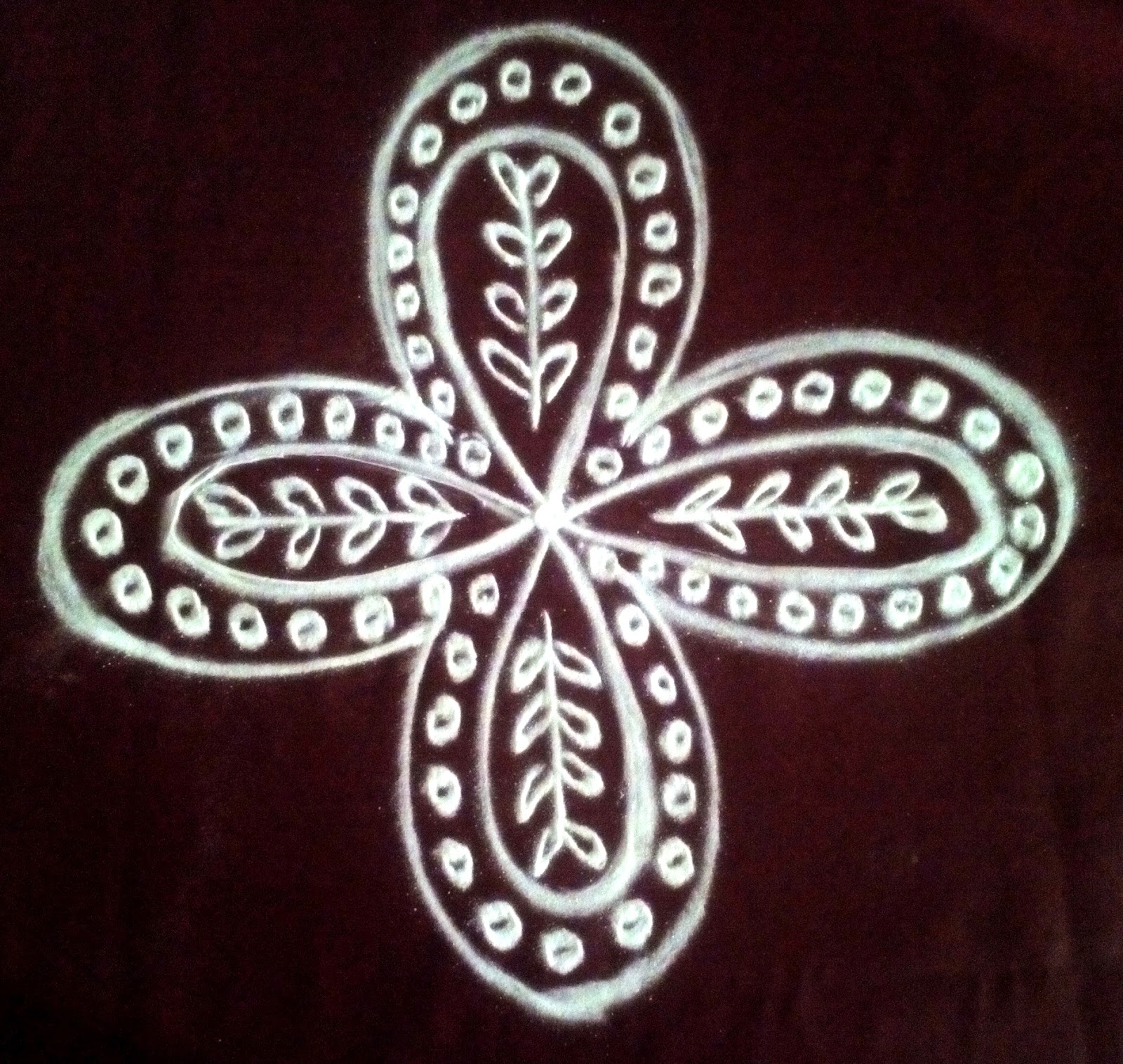 Vanathi's Rangoli / Kolangal: Rangoli Without Color