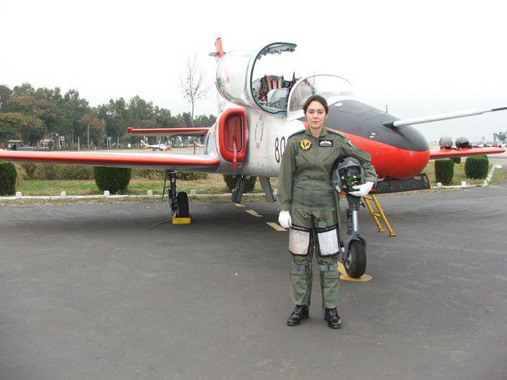 Pakistan Army Fans: Ambreen Gul- one of the first female fighter pilots ...