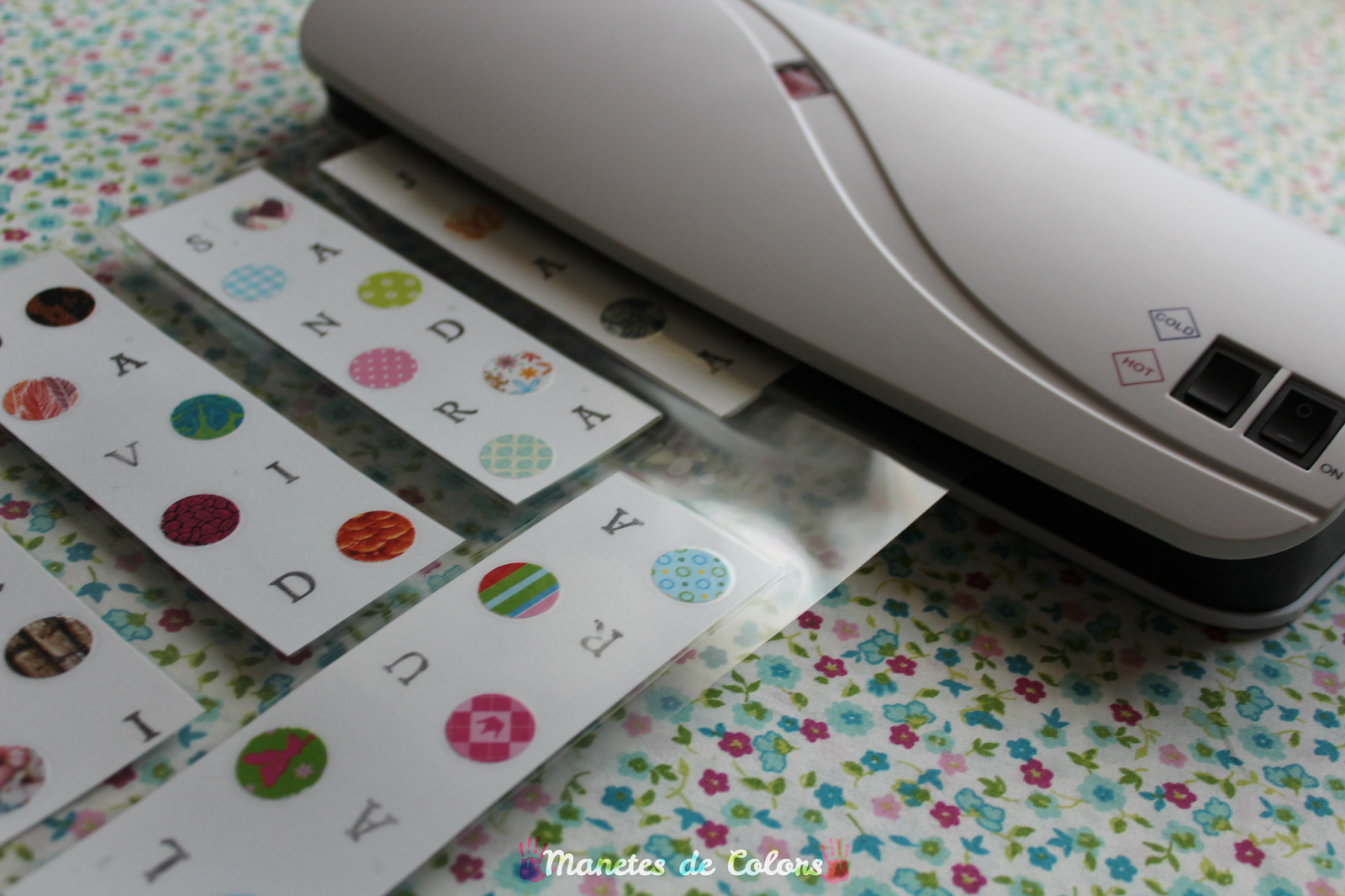 Manetes de Colors: DIY: Punt de llibre personalitzat