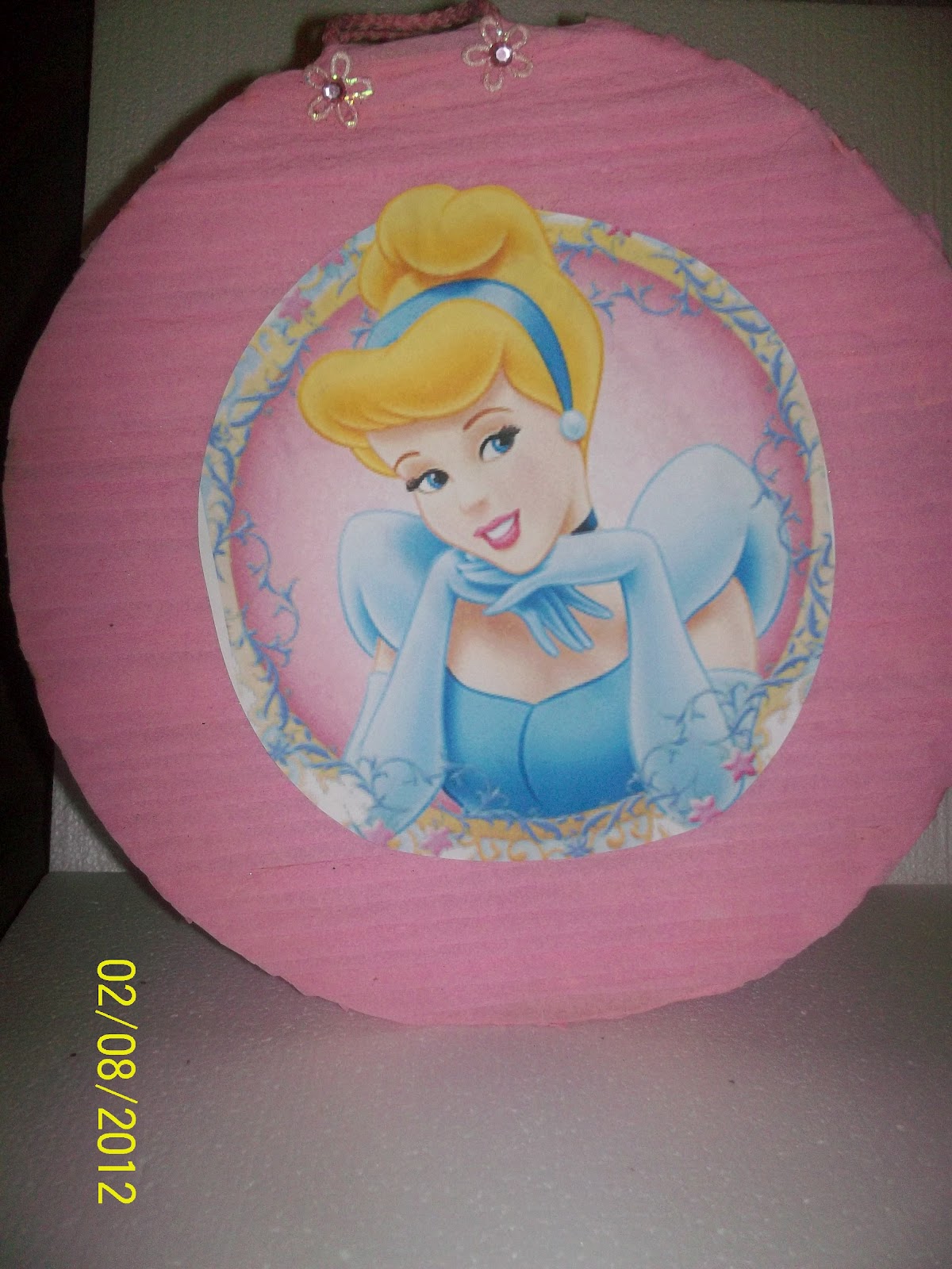 ARTEPEACE: Piñata de Cenicienta, bien resistente!!!