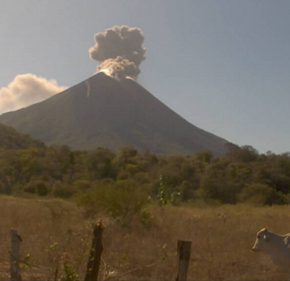 Sciency Thoughts: Second eruptive episode on Mount Momotombo.