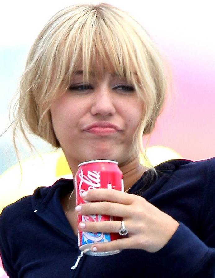 Celebs eating: Miley Cyrus