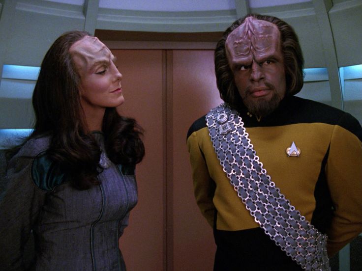 Doux Reviews: Star Trek The Next Generation: Reunion