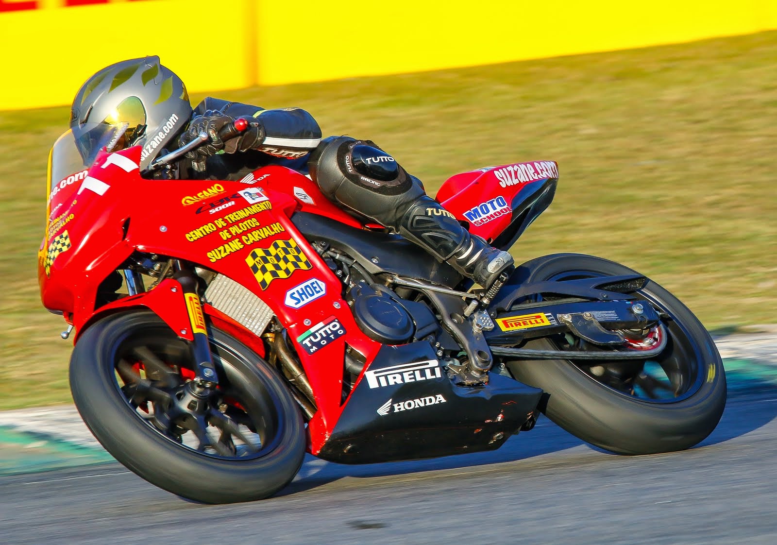 JORNAL DO AUTÓDROMO: Suzane Carvalho disputa título da Copa Honda CBR 500R