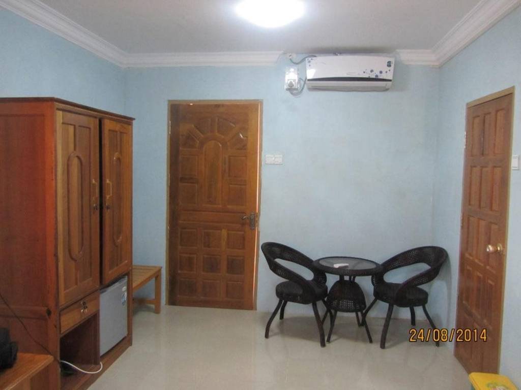 Book Myanmar Hotel: Inlay Palace Hotel