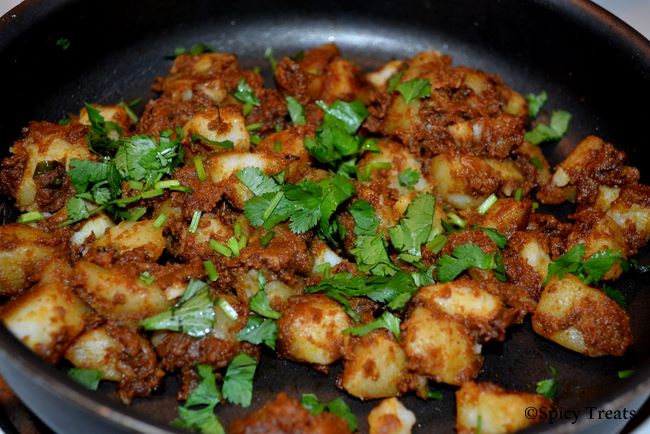 Spicy Treats: Punjabi Aloo Jeera / Punjabi Jeera Aloo