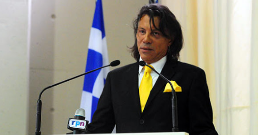 «ΕΙΜΑΙ ΕΝΑ ΓΕΡΟΝΤΑΚΙ ΠΟΥ ΠΑΩ ΝΑ ΒΑΛΩ ΤΑΞΗ ΣΤΟ ΔΗΜΟ ΜΟΥ. ΚΟΙΜΑΜΑΙ ΜΕ ΤΟ ...