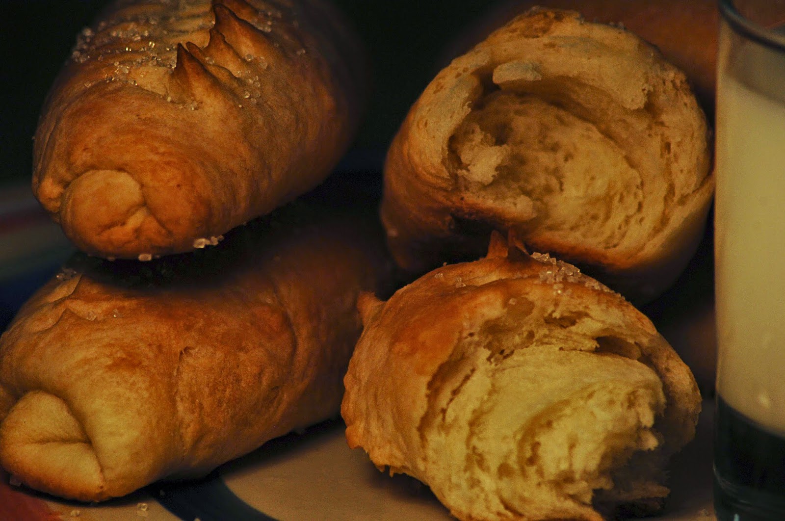 Madhavi's Cyber Kitchen: Petit Pains au Lait (Milk Bread / Roll)