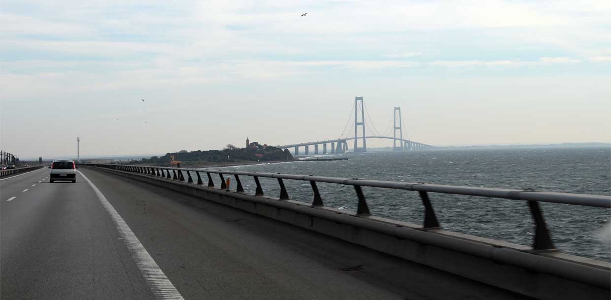 DRAGONFLY brand: Rajashree Choudhury and Emmy Cleaves in Copenhagen